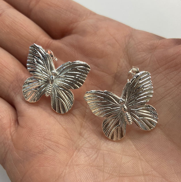 Aros Mariposas Plateadas – Tienda Productos del Alma